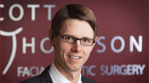 ¡La vida secreta de este cirujano plástico facial!